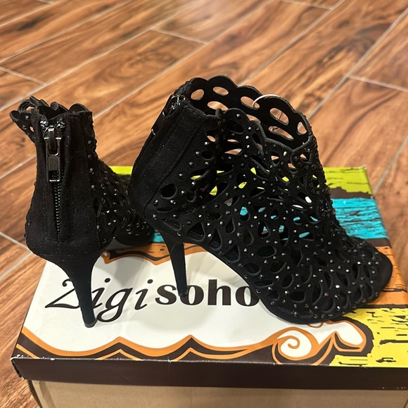 Zigi Soho | Shoes | Brand New Zigi Soho Dariah Black Heels In Size 7 ...